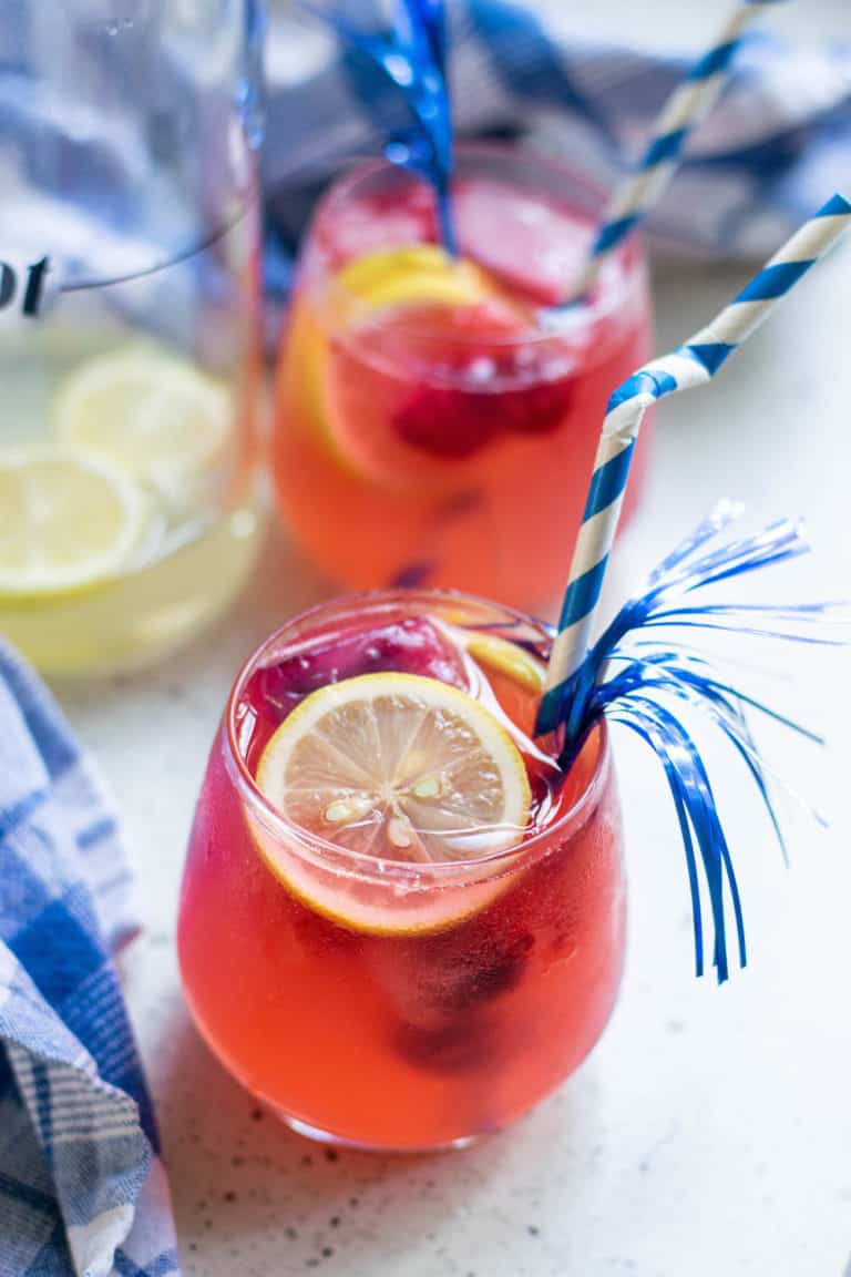 Lemonade with Mixed Berry Ice Cubes - MarocMama