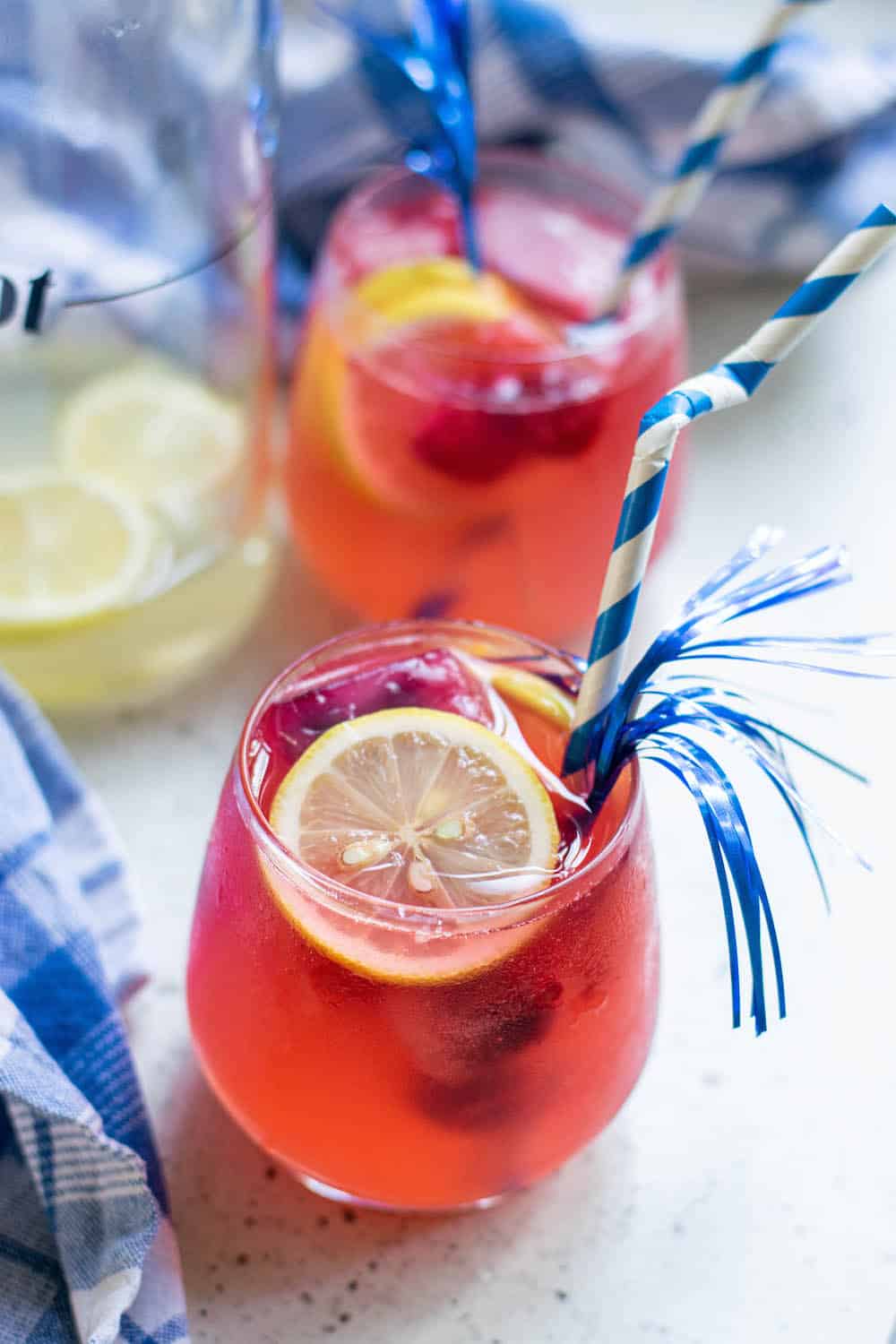 Lemonade with Mixed Berry Ice Cubes - MarocMama
