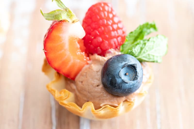 Bite Size Fruit and Chocolate Mousse Cups - MarocMama