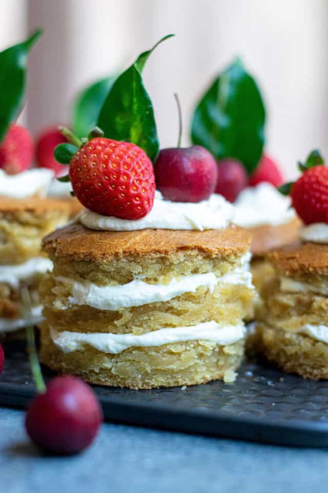 How to Make Mini Layer Cakes for Non-Bakers - MarocMama